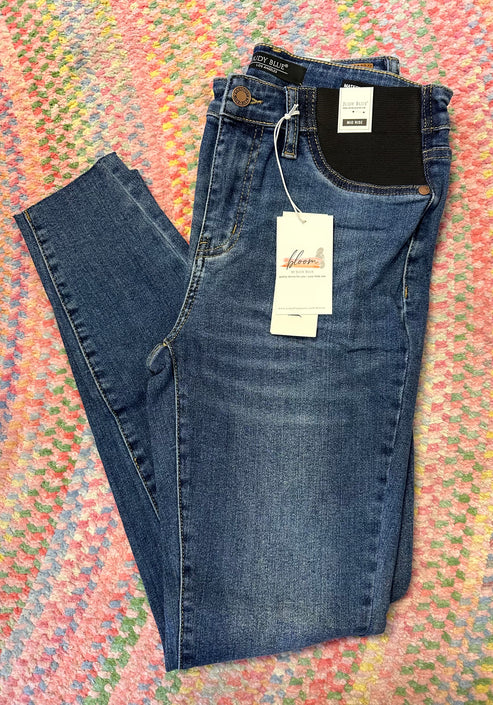 Maternity – From Bumps 2 Babies